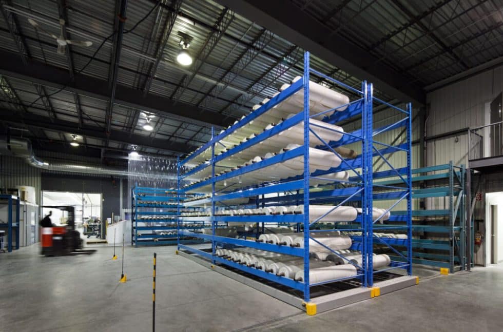 Organize your warehouse with fixed or mobile shelving systems